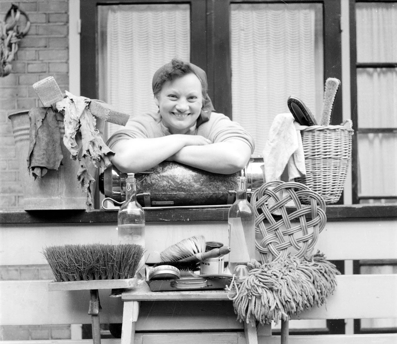 Review - 'Home Work' By Helen Hayward - Tasmanian Times